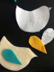 Prosperity Hens Garland - Kunin Felt