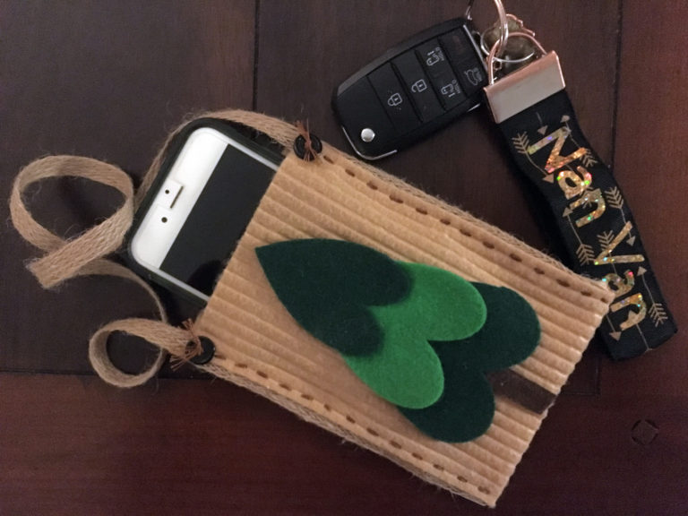 DIY Handy Dandy Cell Phone Pouch - Kunin Felt