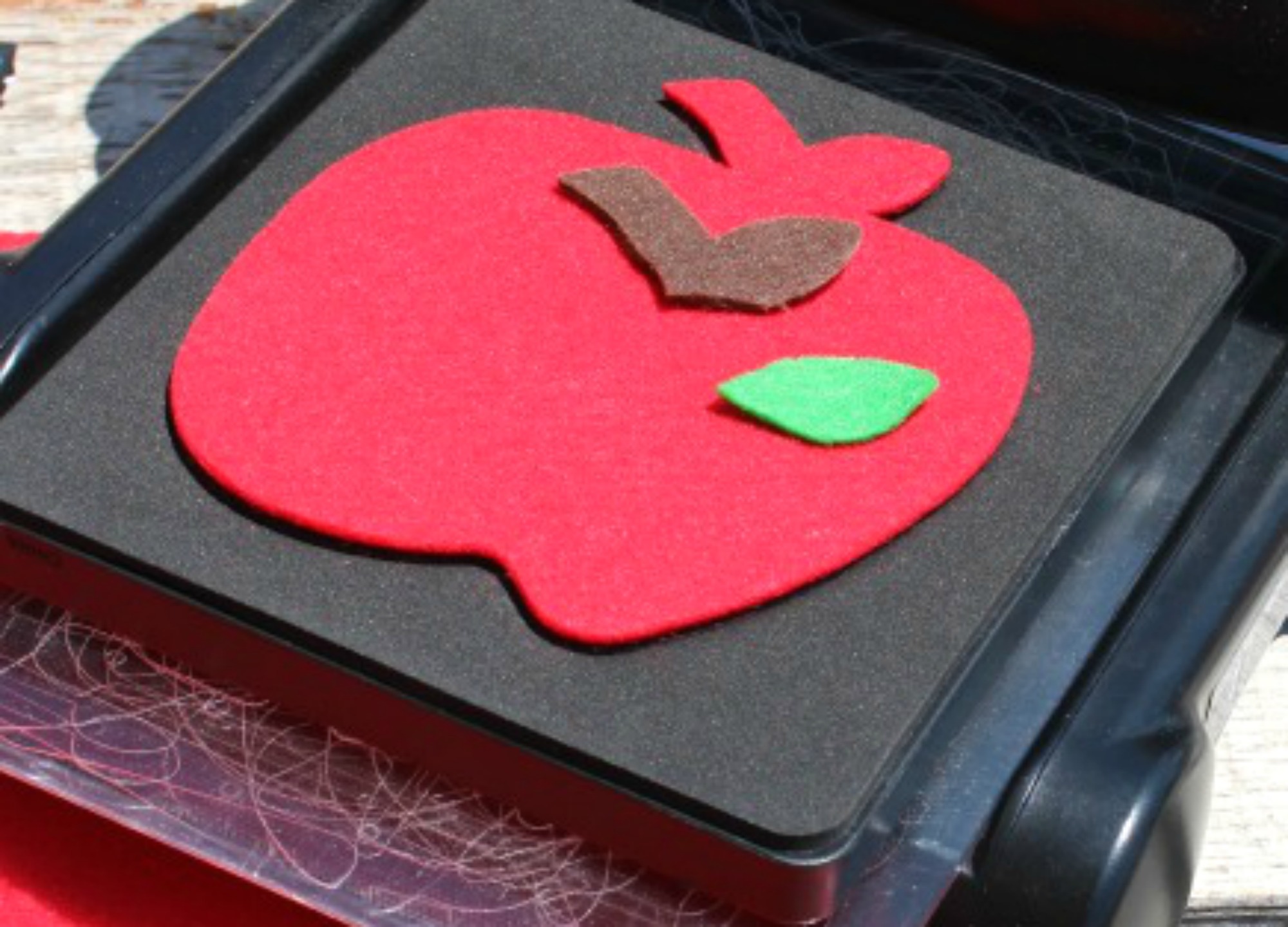 DIY Apple Wands for Teacher Appreciation - Kunin Felt