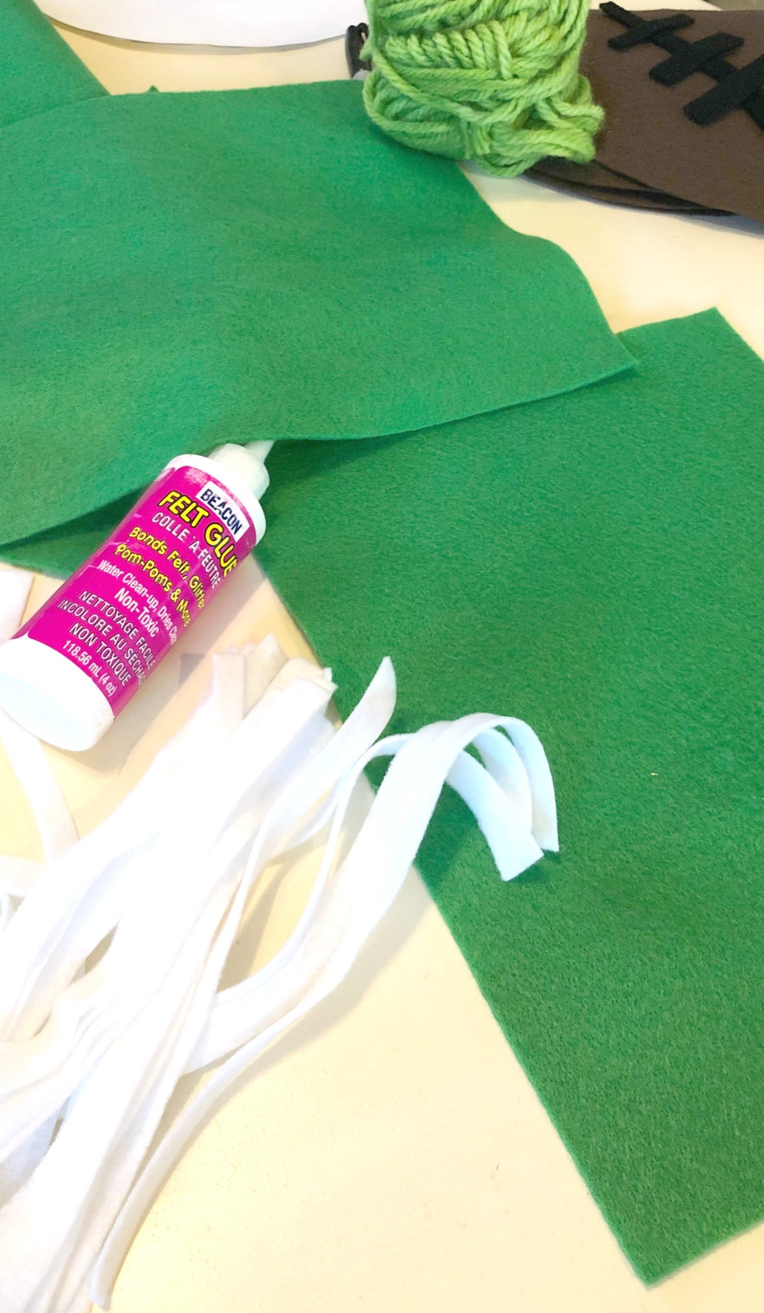 No-Sew Felt Football Banner - Kunin Felt