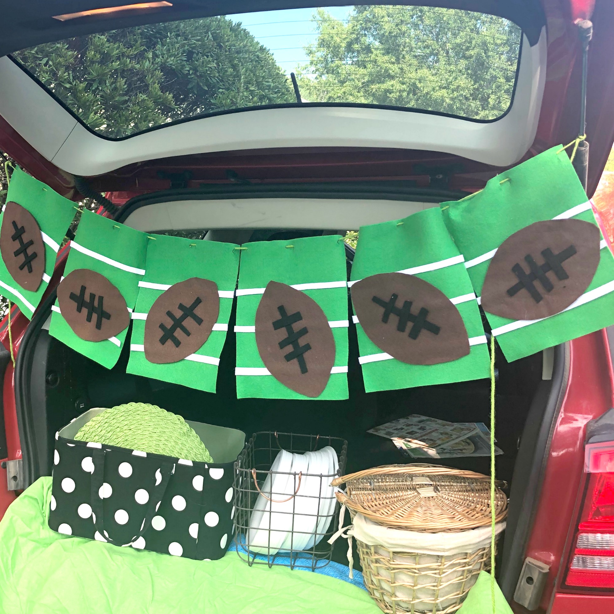 No-Sew Felt Football Banner - Kunin Felt